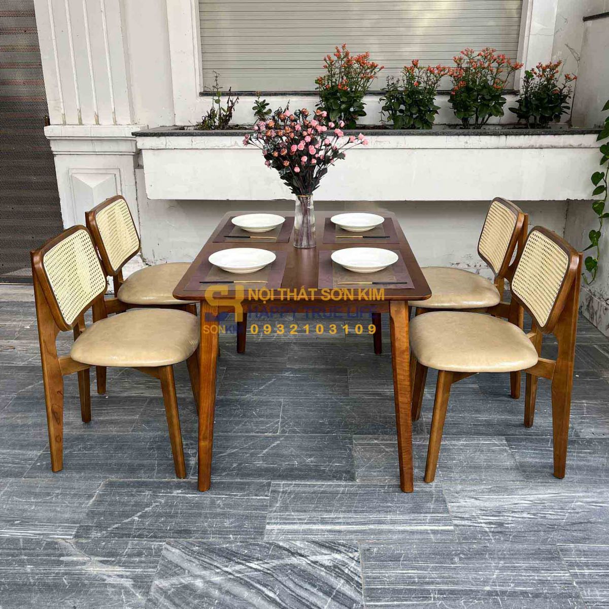 Bộ Bàn Ăn Ashley Ghế CH301 Gỗ Màu Nâu BGA93